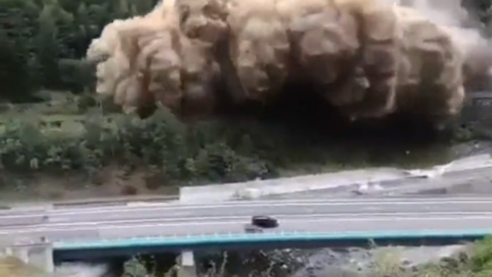Maltempo, treni sospesi tra Italia e Francia. Spaventosa frana tra ... Maltempo, treni sospesi tra Italia e Francia. Spaventosa frana tra ...